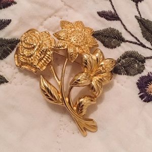 Monet | Jewelry | Monet Gold Color Flower Bouquet Brooch | Poshmark